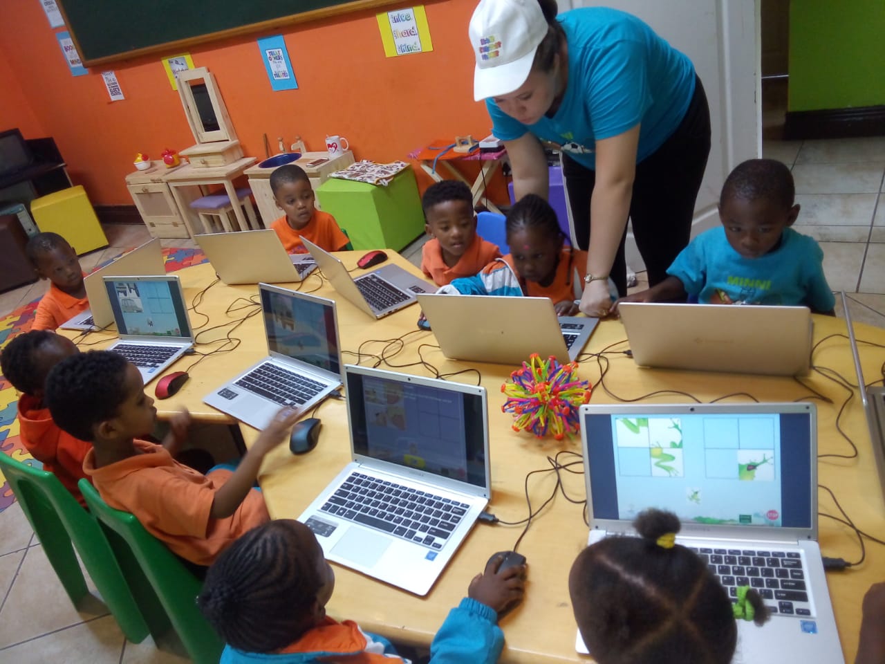 Moot Campus - Little Graduates Schools